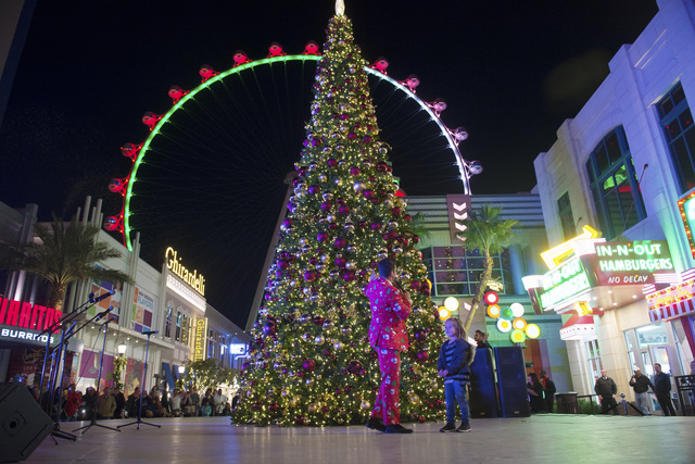PHOTOS: Tree-lighting ceremony at the LINQ Promenade - Gallery